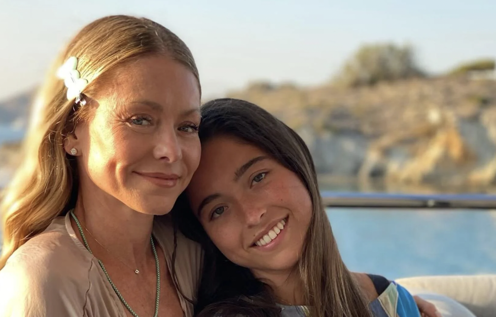 Kelly Ripa called it the “best moment ever” while visiting Lola during ...