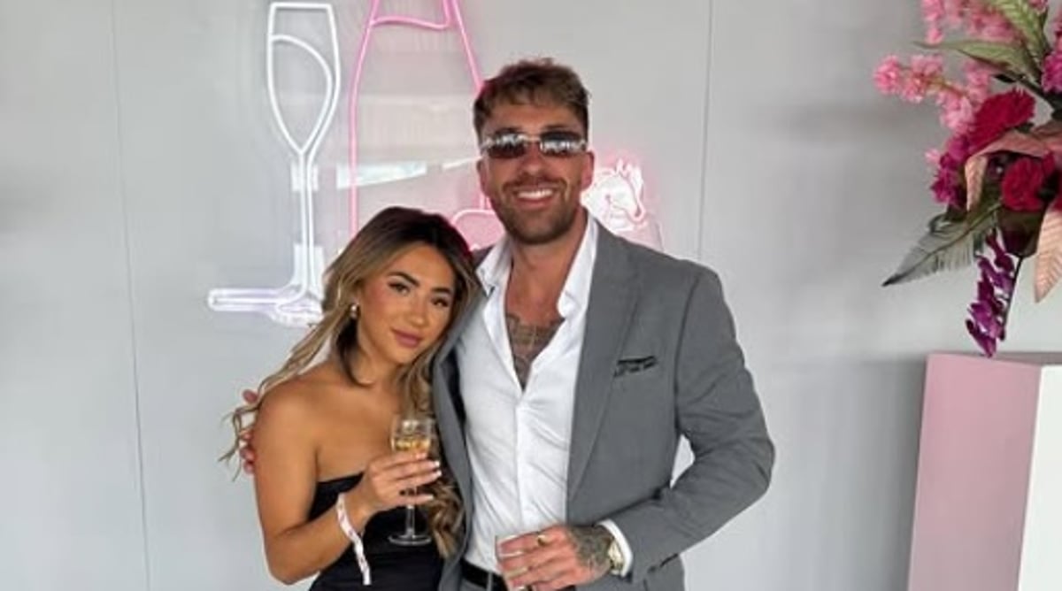 Billy Belcher from "MAFS" unexpectedly revealed his split with Awhina ...